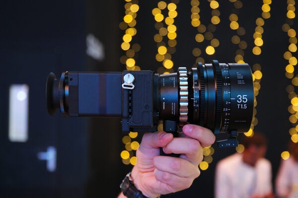 [Sigma Canada] Sigma fp 4K Full Frame Sensor Camera with 45mm Lens ...