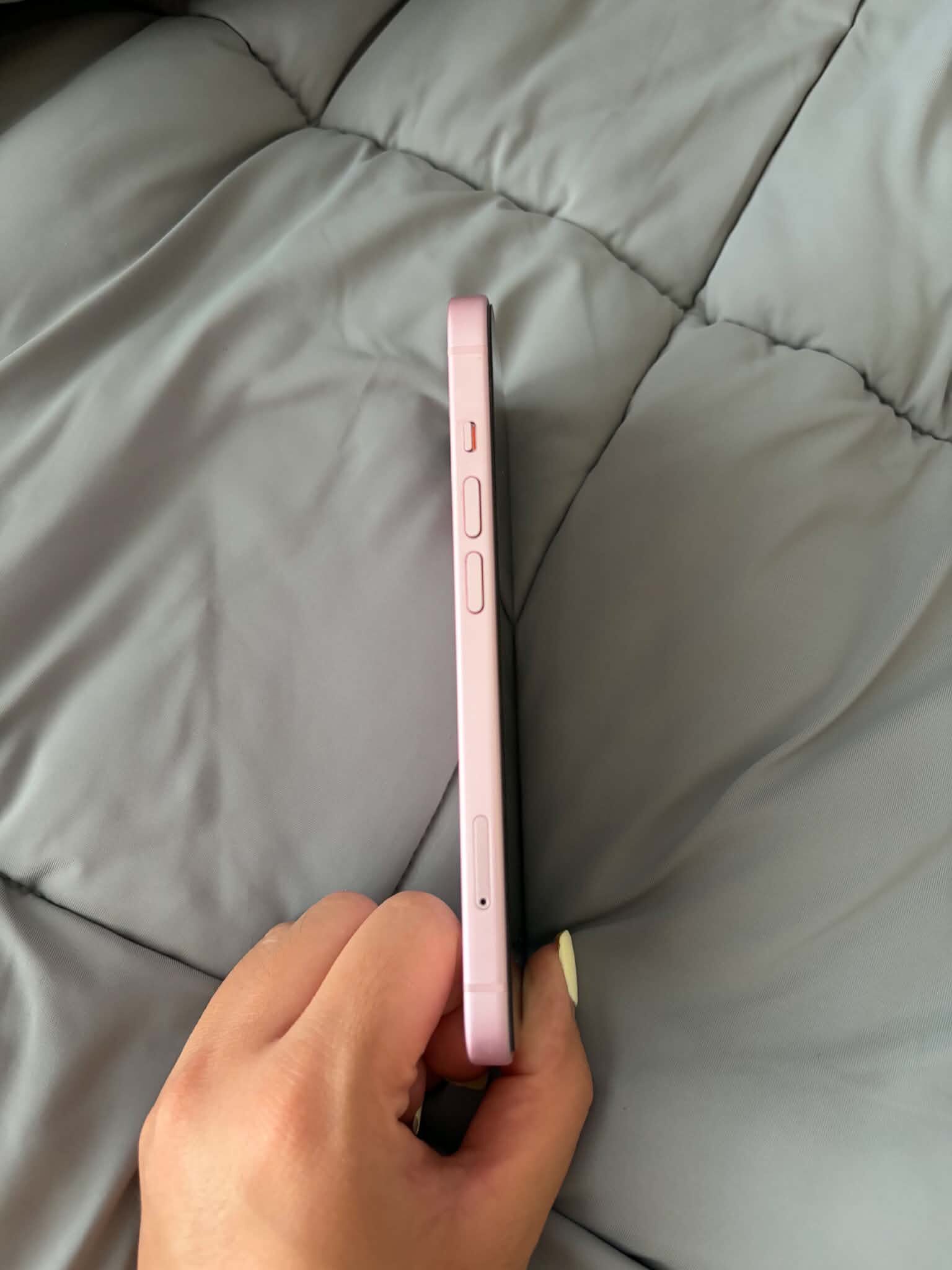 Selling - iPhone 15 pink 128gb for sale - RedFlagDeals.com Forums